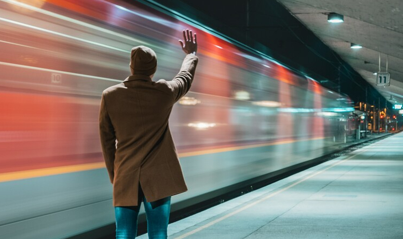 Züge sind ihr Hobby - Wie Trainspotter*innen zum Internetphänomen ...